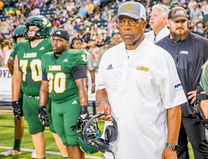 Lobos win 10th in a row against Mavericks | Longview News-Journal