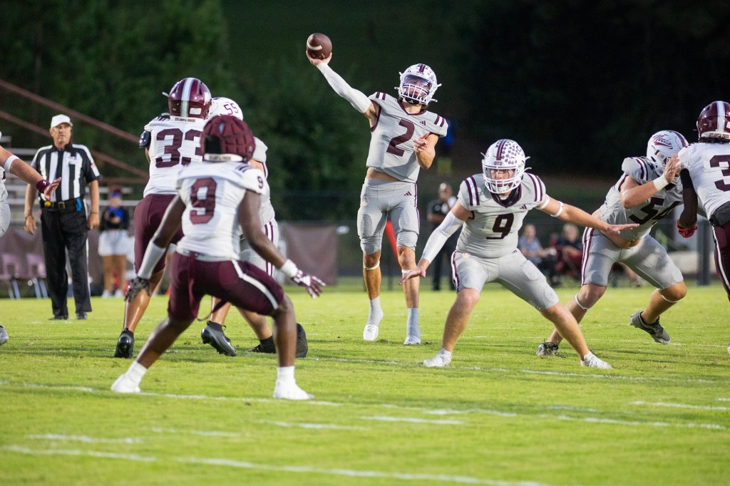 ET Football: Bears rally past Bulldogs, 28-27 | Longview News-Journal