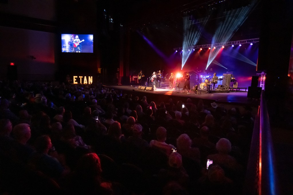 Neal McCoy, Pam Tillis croon country fans at annual Longview benefit ...