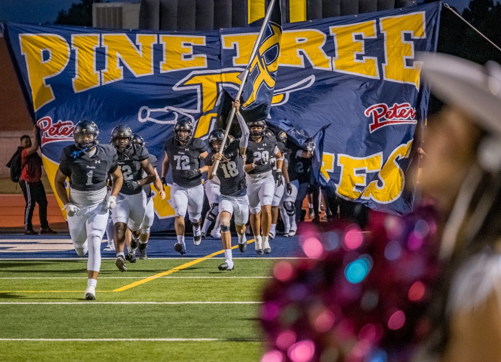 DOWN TO THE WIRE: Lobos, Pirates on the road; SH at home | Longview ...