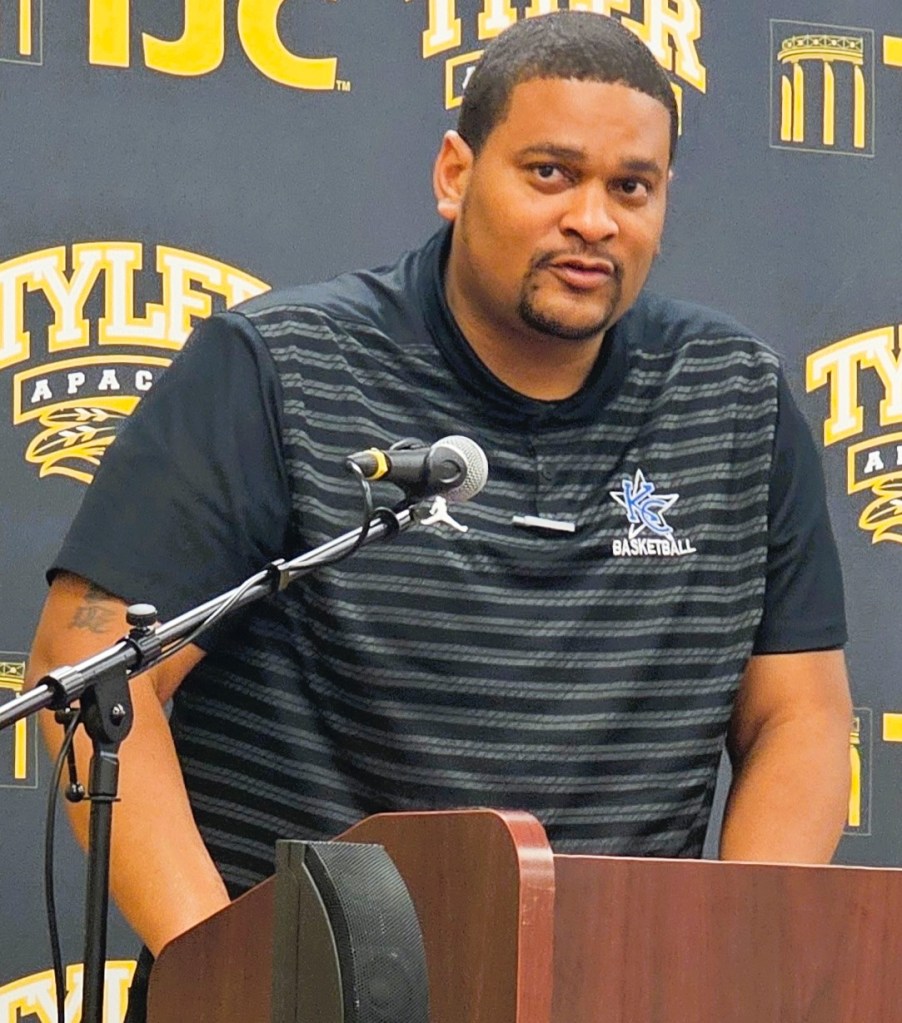 KC women picked first, men fifth at Region XIV hoops media day ...