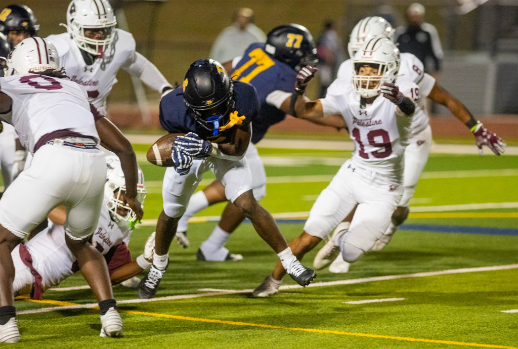 Pirates wrap up regular season with 43-21 win | Longview News-Journal