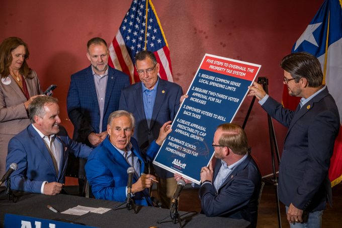At Tyler campaign stop, Abbott details plan to eliminate property taxes ...