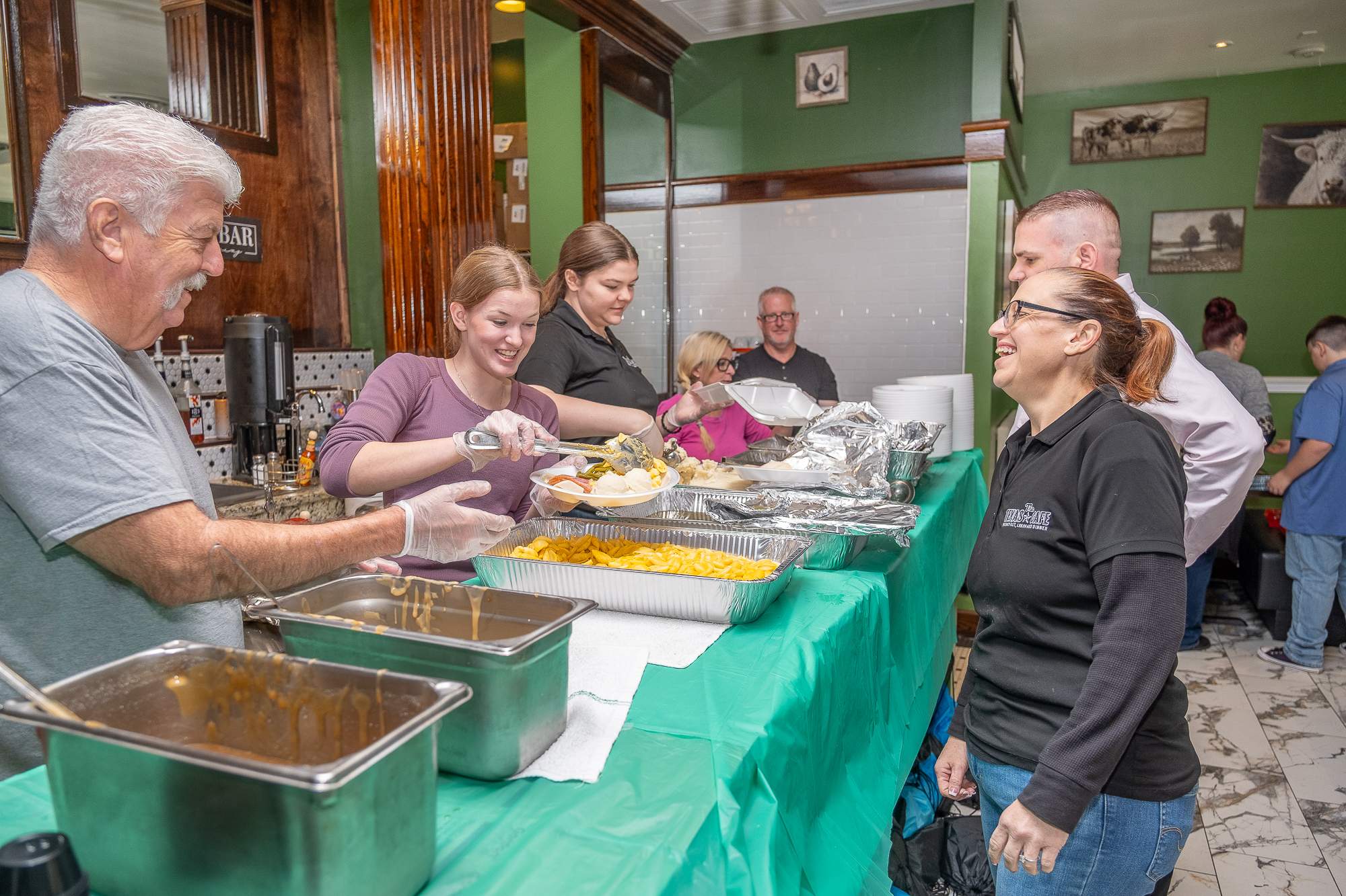 ‘We’re so grateful’: Longview community members celebrate Thanksgiving ...