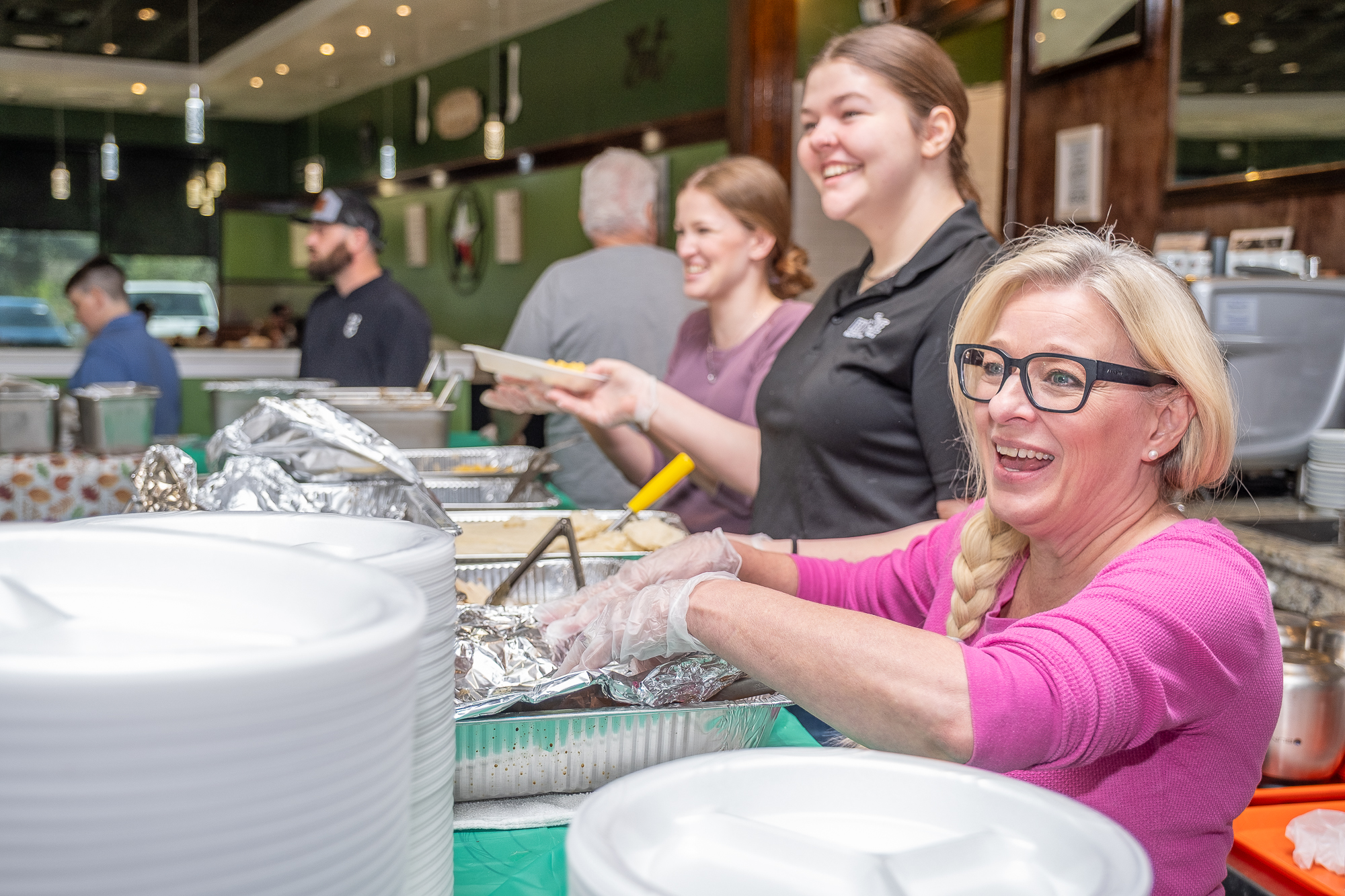 ‘We’re so grateful’: Longview community members celebrate Thanksgiving ...
