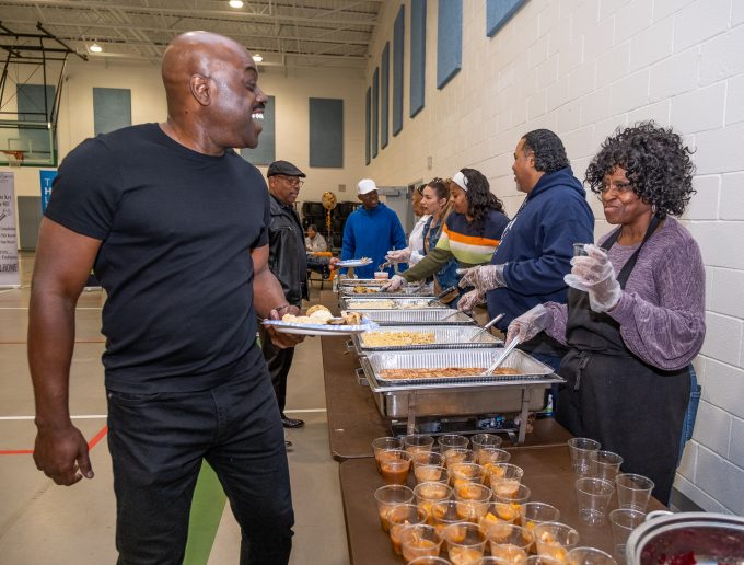 ‘We’re so grateful’: Longview community members celebrate Thanksgiving ...
