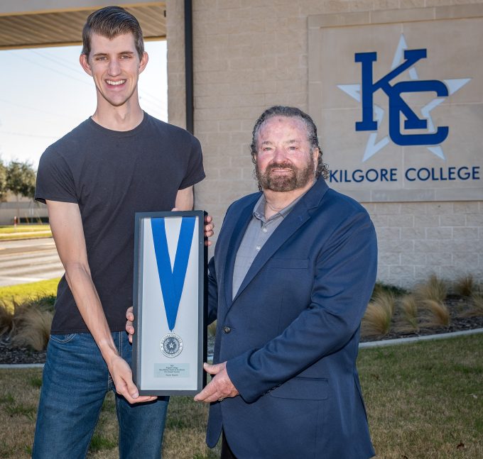 Sabine grad, professional actor receives Kilgore College excellence award | Longview News-Journal